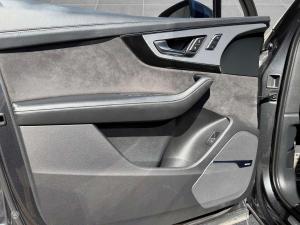 Grey Audi SQ7 2017 in Vilnius, with an engine capacity of 3.96 L and mileage of 214 thousand km for 35500 €, photo 12 on AUTOMOTO.COM.LV