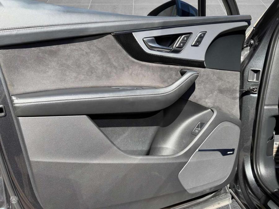 Grey Audi SQ7 2017 in Vilnius, with an engine capacity of 3.96 L and mileage of 214 thousand km for 35500 €, photo 12 on AUTOMOTO.COM.LV