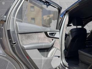 Grey Audi SQ7 2017 in Vilnius, with an engine capacity of 3.96 L and mileage of 214 thousand km for 35500 €, photo 13 on AUTOMOTO.COM.LV