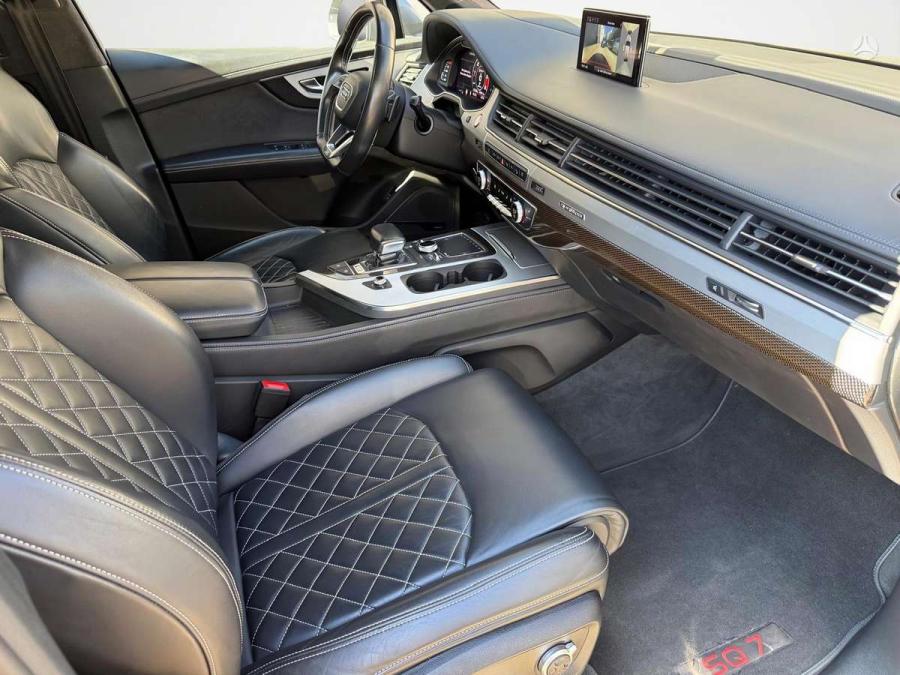 Grey Audi SQ7 2017 in Vilnius, with an engine capacity of 3.96 L and mileage of 214 thousand km for 35500 €, photo 16 on AUTOMOTO.COM.LV