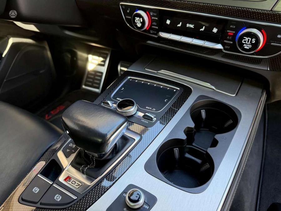 Grey Audi SQ7 2017 in Vilnius, with an engine capacity of 3.96 L and mileage of 214 thousand km for 35500 €, photo 18 on AUTOMOTO.COM.LV
