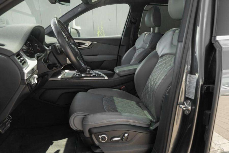 Grey Audi SQ7 2017 in Vilnius, with an engine capacity of 4.00 L and mileage of 200 thousand km for 28100 €, photo 9 on AUTOMOTO.COM.LV