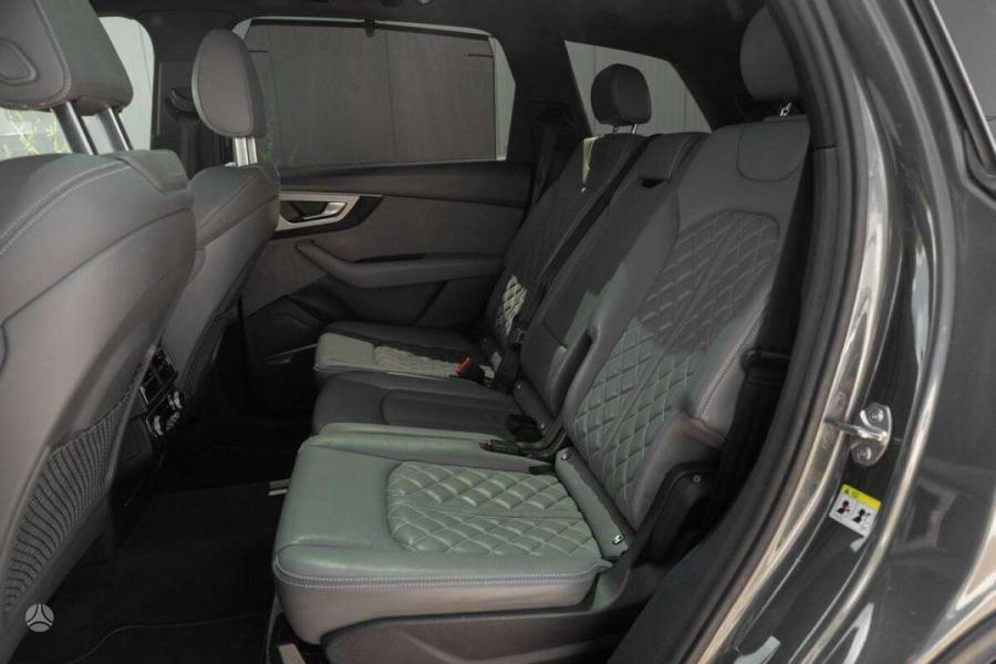 Grey Audi SQ7 2017 in Vilnius, with an engine capacity of 4.00 L and mileage of 200 thousand km for 28100 €, photo 10 on AUTOMOTO.COM.LV