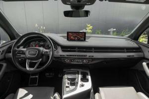 Grey Audi SQ7 2017 in Vilnius, with an engine capacity of 4.00 L and mileage of 200 thousand km for 28100 €, photo 19 on AUTOMOTO.COM.LV