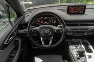 Grey Audi SQ7 2017 in Vilnius, with an engine capacity of 4.00 L and mileage of 200 thousand km for 28100 €, photo 21 on AUTOMOTO.COM.LV