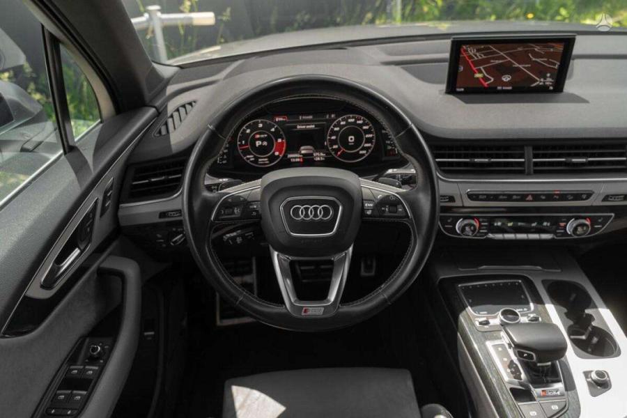 Grey Audi SQ7 2017 in Vilnius, with an engine capacity of 4.00 L and mileage of 200 thousand km for 28100 €, photo 21 on AUTOMOTO.COM.LV
