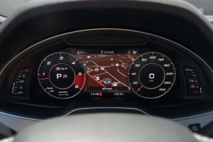 Grey Audi SQ7 2017 in Vilnius, with an engine capacity of 4.00 L and mileage of 200 thousand km for 28100 €, photo 23 on AUTOMOTO.COM.LV