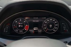Grey Audi SQ7 2017 in Vilnius, with an engine capacity of 4.00 L and mileage of 200 thousand km for 28100 €, photo 24 on AUTOMOTO.COM.LV