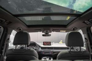 Grey Audi SQ7 2017 in Vilnius, with an engine capacity of 4.00 L and mileage of 200 thousand km for 28100 €, photo 26 on AUTOMOTO.COM.LV