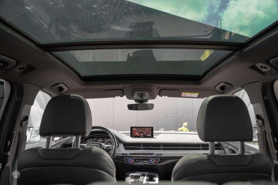 Grey Audi SQ7 2017 in Vilnius, with an engine capacity of 4.00 L and mileage of 200 thousand km for 28100 €, photo 26 on AUTOMOTO.COM.LV