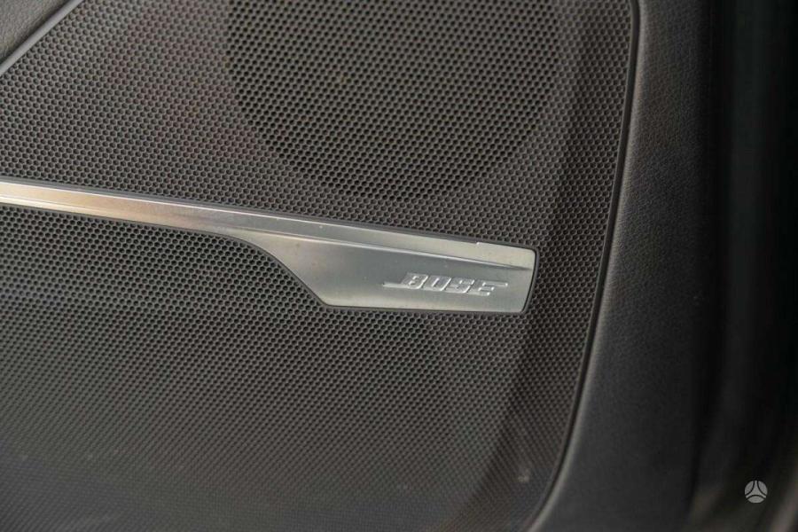 Grey Audi SQ7 2017 in Vilnius, with an engine capacity of 4.00 L and mileage of 200 thousand km for 28100 €, photo 28 on AUTOMOTO.COM.LV