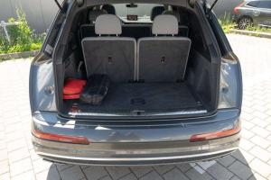 Grey Audi SQ7 2017 in Vilnius, with an engine capacity of 4.00 L and mileage of 200 thousand km for 28100 €, photo 30 on AUTOMOTO.COM.LV
