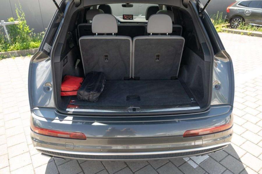 Grey Audi SQ7 2017 in Vilnius, with an engine capacity of 4.00 L and mileage of 200 thousand km for 28100 €, photo 30 on AUTOMOTO.COM.LV