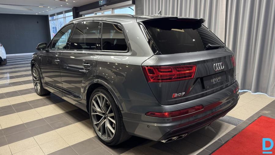 Grey Audi SQ7 2018 in Marupe, with an engine capacity of 4.00 L and mileage of 169 thousand km for 38990 €, photo 2 on AUTOMOTO.COM.LV