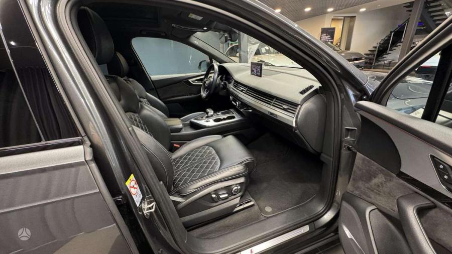 Pelēks Audi SQ7 2018 Rīga, ar dzinēja tilpumu 3.96 L un nobraukumu 169 tūkst. km par 34990 €, foto 12 vietnē AUTOMOTO.COM.LV