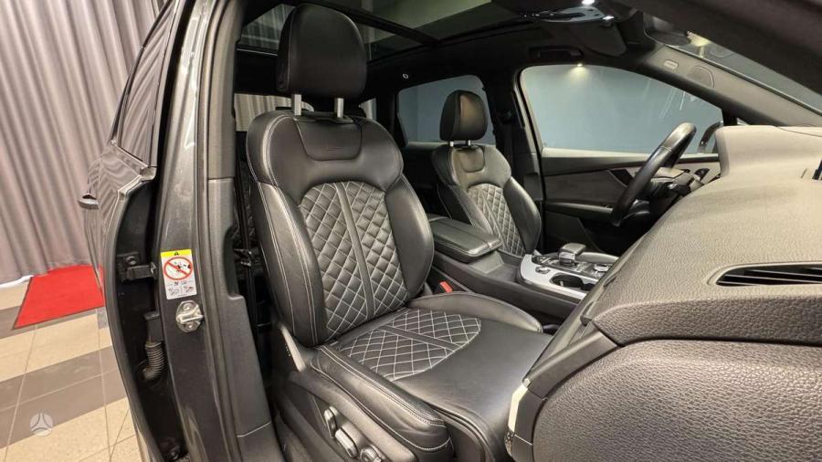 Pelēks Audi SQ7 2018 Rīga, ar dzinēja tilpumu 3.96 L un nobraukumu 169 tūkst. km par 34990 €, foto 13 vietnē AUTOMOTO.COM.LV