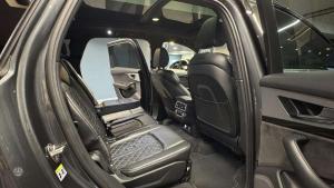 Pelēks Audi SQ7 2018 Rīga, ar dzinēja tilpumu 3.96 L un nobraukumu 169 tūkst. km par 34990 €, foto 14 vietnē AUTOMOTO.COM.LV