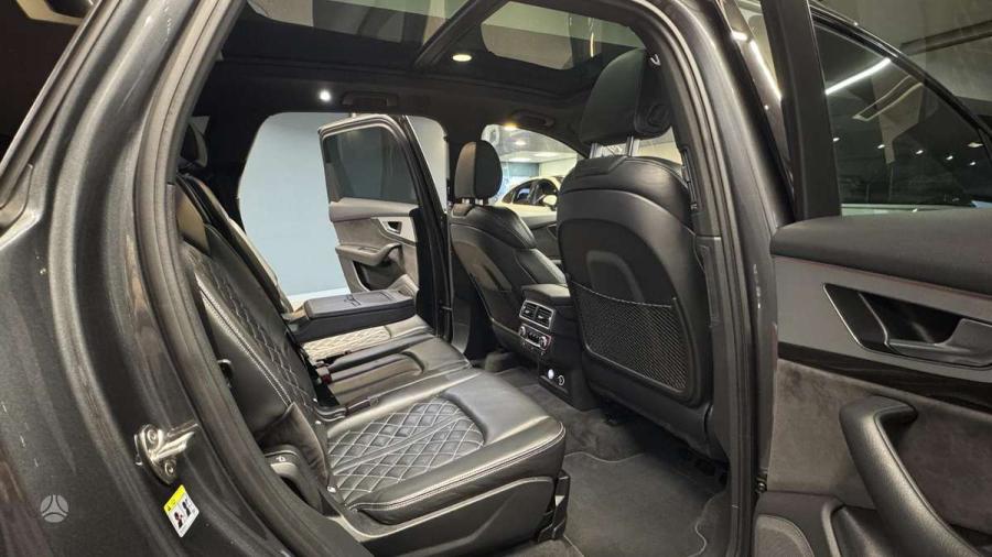 Pelēks Audi SQ7 2018 Rīga, ar dzinēja tilpumu 3.96 L un nobraukumu 169 tūkst. km par 34990 €, foto 14 vietnē AUTOMOTO.COM.LV