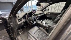 Pelēks Audi SQ7 2018 Rīga, ar dzinēja tilpumu 3.96 L un nobraukumu 169 tūkst. km par 34990 €, foto 22 vietnē AUTOMOTO.COM.LV