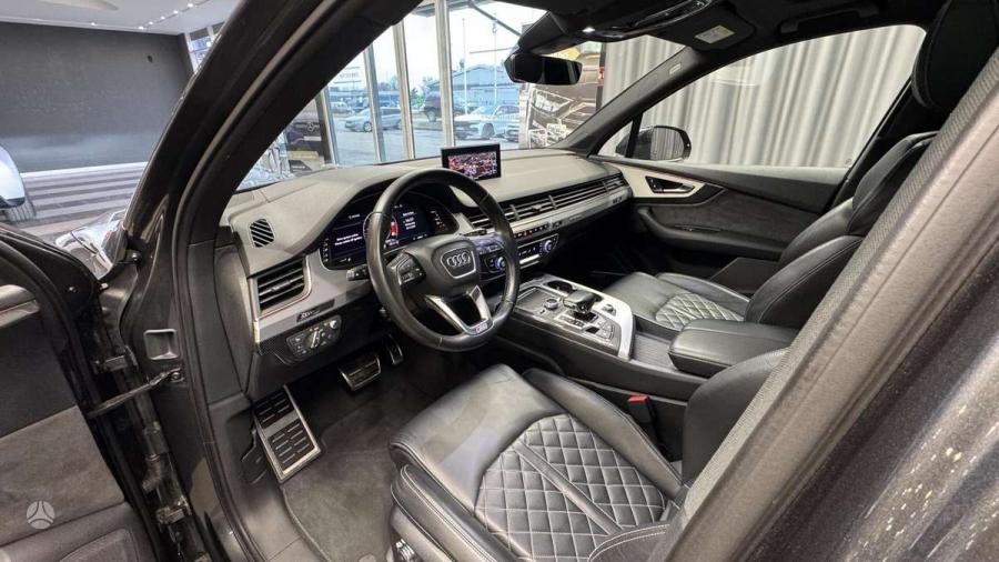 Pelēks Audi SQ7 2018 Rīga, ar dzinēja tilpumu 3.96 L un nobraukumu 169 tūkst. km par 34990 €, foto 22 vietnē AUTOMOTO.COM.LV