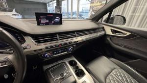 Pelēks Audi SQ7 2018 Rīga, ar dzinēja tilpumu 3.96 L un nobraukumu 169 tūkst. km par 34990 €, foto 34 vietnē AUTOMOTO.COM.LV