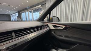 Pelēks Audi SQ7 2018 Rīga, ar dzinēja tilpumu 3.96 L un nobraukumu 169 tūkst. km par 34990 €, foto 35 vietnē AUTOMOTO.COM.LV