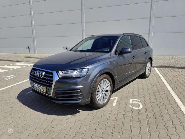 Grey Audi SQ7 2018 in Kaunas, with an engine capacity of 3.96 L and mileage of 175 thousand km for 27900 €, photo 1 on AUTOMOTO.COM.LV