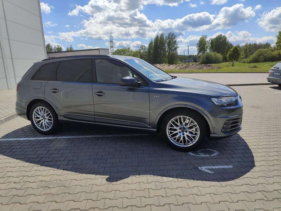 Pelēks Audi SQ7 2018 Kauņa, ar dzinēja tilpumu 3.96 L un nobraukumu 175 tūkst. km par 27900 €, foto 4 vietnē AUTOMOTO.COM.LV