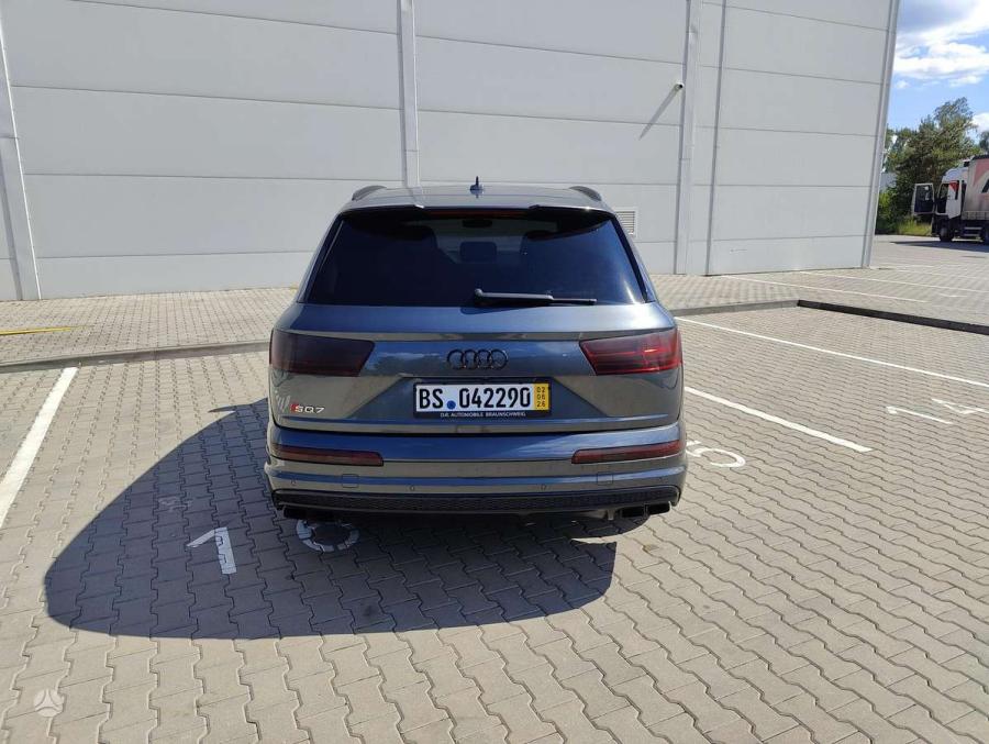 Pelēks Audi SQ7 2018 Kauņa, ar dzinēja tilpumu 3.96 L un nobraukumu 175 tūkst. km par 27900 €, foto 5 vietnē AUTOMOTO.COM.LV