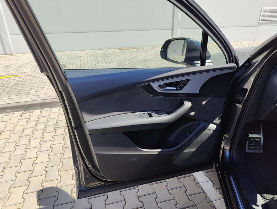 Pelēks Audi SQ7 2018 Kauņa, ar dzinēja tilpumu 3.96 L un nobraukumu 175 tūkst. km par 27900 €, foto 12 vietnē AUTOMOTO.COM.LV