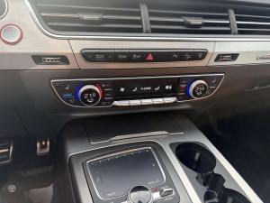 Pelēks Audi SQ7 2017 Kelmė, ar dzinēja tilpumu 3.96 L un nobraukumu 289 tūkst. km par 21000 €, foto 16 vietnē AUTOMOTO.COM.LV