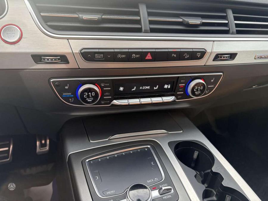 Pelēks Audi SQ7 2017 Kelmė, ar dzinēja tilpumu 3.96 L un nobraukumu 289 tūkst. km par 21000 €, foto 16 vietnē AUTOMOTO.COM.LV