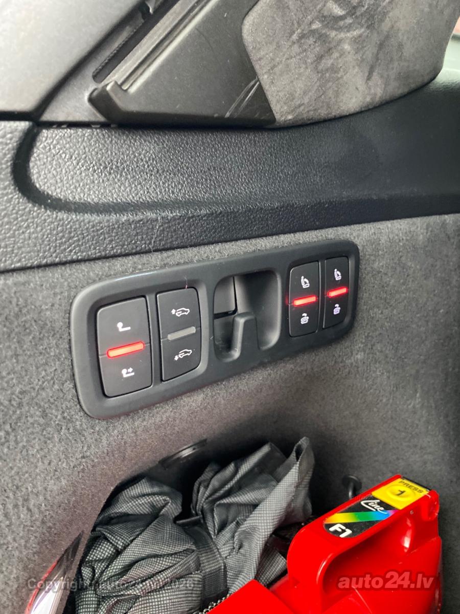 Balts Audi SQ7 2017 Tallina, ar dzinēja tilpumu 4.00 L un nobraukumu 139 tūkst. km par 43000 €, foto 15 vietnē AUTOMOTO.COM.LV