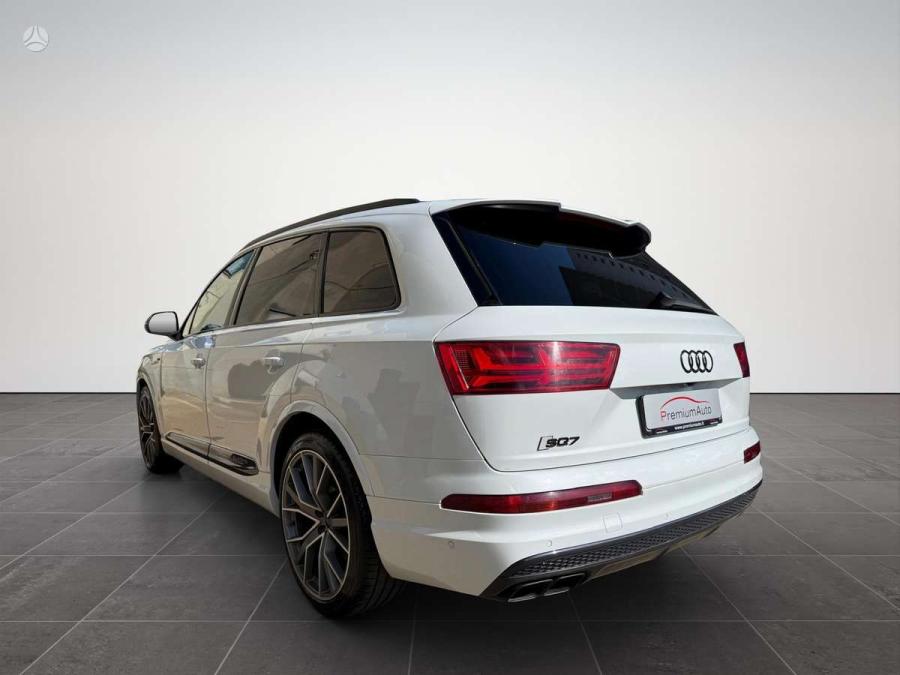 White Audi SQ7 2017 in Vilnius, with an engine capacity of 3.96 L and mileage of 180 thousand km for 38500 €, photo 5 on AUTOMOTO.COM.LV