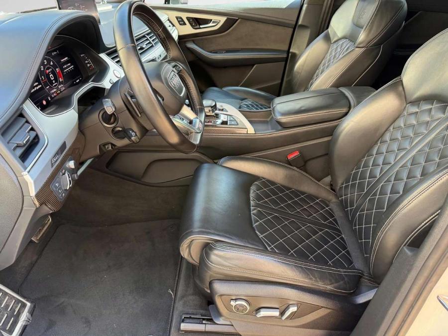White Audi SQ7 2017 in Vilnius, with an engine capacity of 3.96 L and mileage of 180 thousand km for 38500 €, photo 7 on AUTOMOTO.COM.LV