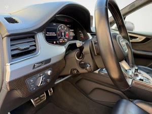 White Audi SQ7 2017 in Vilnius, with an engine capacity of 3.96 L and mileage of 180 thousand km for 38500 €, photo 8 on AUTOMOTO.COM.LV