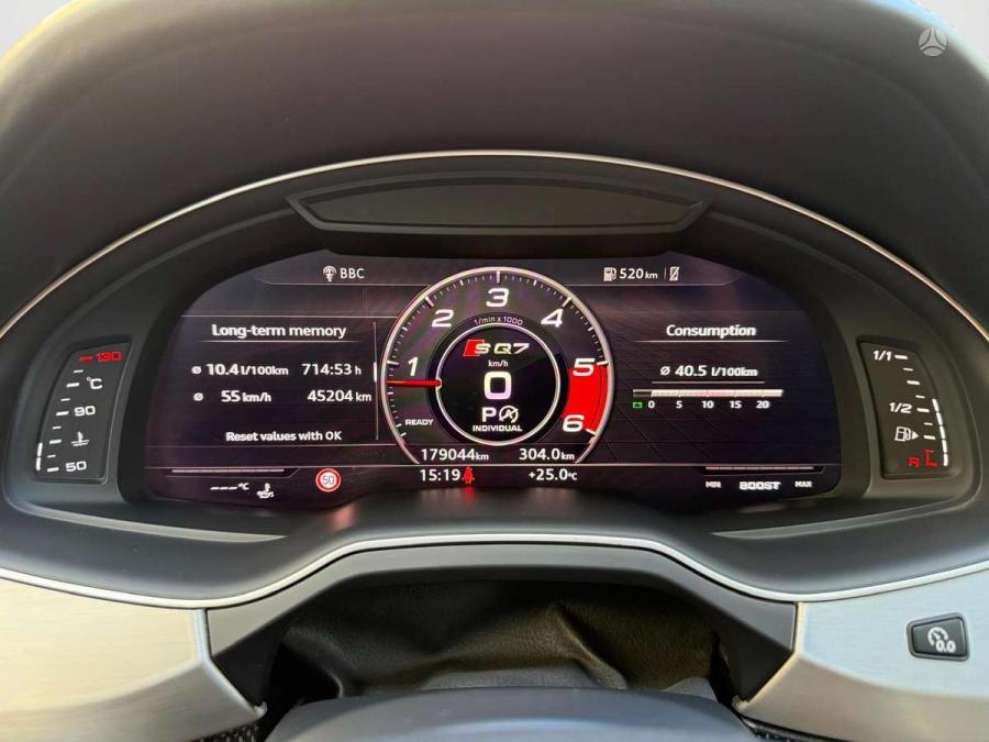 White Audi SQ7 2017 in Vilnius, with an engine capacity of 3.96 L and mileage of 180 thousand km for 38500 €, photo 12 on AUTOMOTO.COM.LV