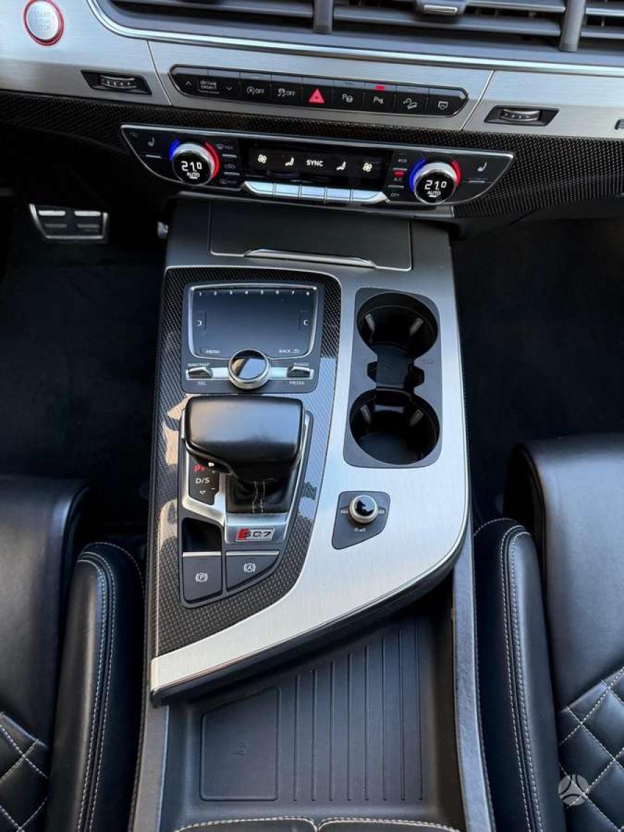 White Audi SQ7 2017 in Vilnius, with an engine capacity of 3.96 L and mileage of 180 thousand km for 38500 €, photo 13 on AUTOMOTO.COM.LV