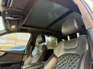 White Audi SQ7 2017 in Vilnius, with an engine capacity of 3.96 L and mileage of 180 thousand km for 38500 €, photo 14 on AUTOMOTO.COM.LV
