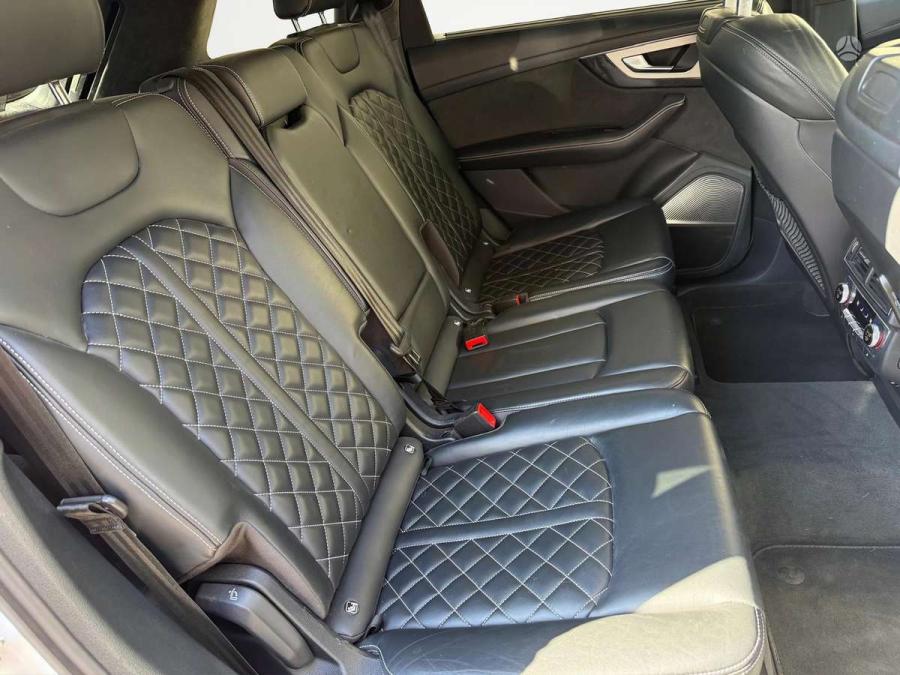White Audi SQ7 2017 in Vilnius, with an engine capacity of 3.96 L and mileage of 180 thousand km for 38500 €, photo 25 on AUTOMOTO.COM.LV