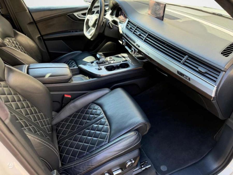 White Audi SQ7 2017 in Vilnius, with an engine capacity of 3.96 L and mileage of 180 thousand km for 38500 €, photo 27 on AUTOMOTO.COM.LV