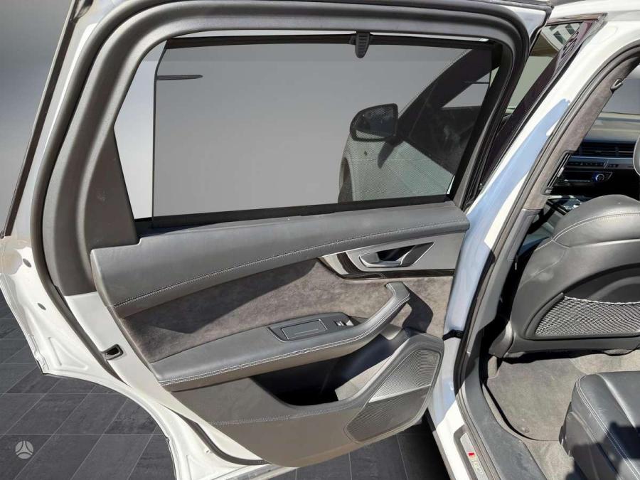White Audi SQ7 2017 in Vilnius, with an engine capacity of 3.96 L and mileage of 180 thousand km for 38500 €, photo 29 on AUTOMOTO.COM.LV