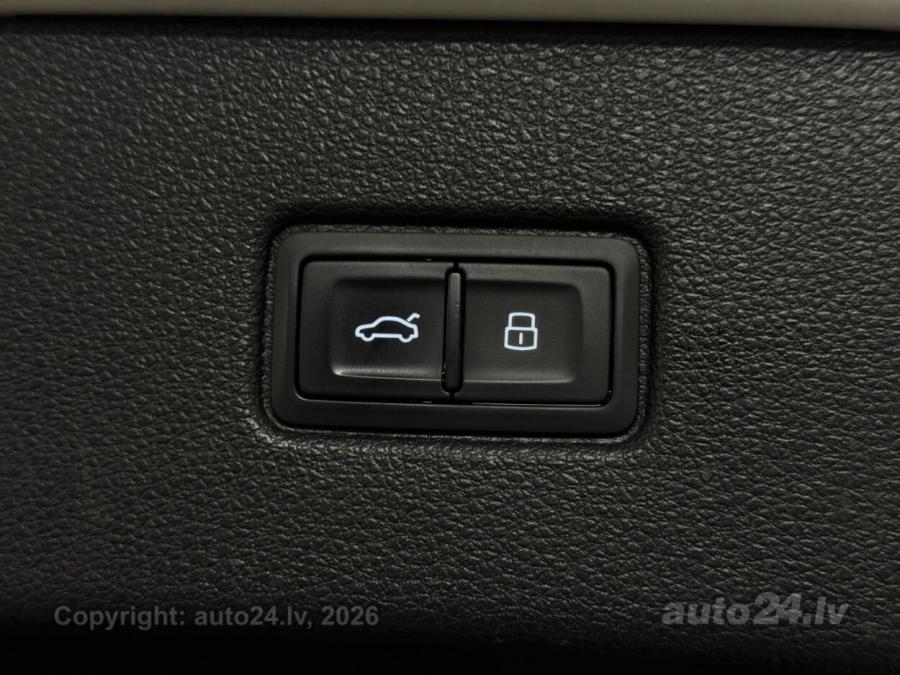 Белый Ауди SQ7 2018 в Таллин, объемом двигателя 4.00 л и пробегом 204 тыс. км за 39500 €, фото 13 на AUTOMOTO.COM.LV
