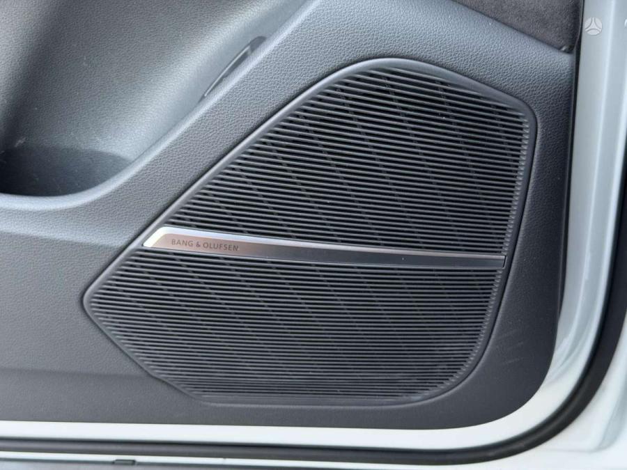 White Audi SQ7 2021 in Siauliai, with an engine capacity of 4.00 L and mileage of 64 thousand km for 58500 €, photo 23 on AUTOMOTO.COM.LV