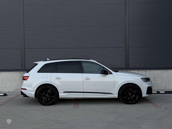Audi SQ7 2021 in Siauliai on AUTOMOTO.COM.LV White Audi SQ7 2021 in Siauliai, with an engine capacity of 4.00 L and mileage of 65 thousand km for 57800 €, photo 4 on AUTOMOTO.COM.LV