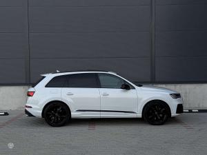 White Audi SQ7 2021 in Siauliai, with an engine capacity of 4.00 L and mileage of 65 thousand km for 57800 €, photo 4 on AUTOMOTO.COM.LV