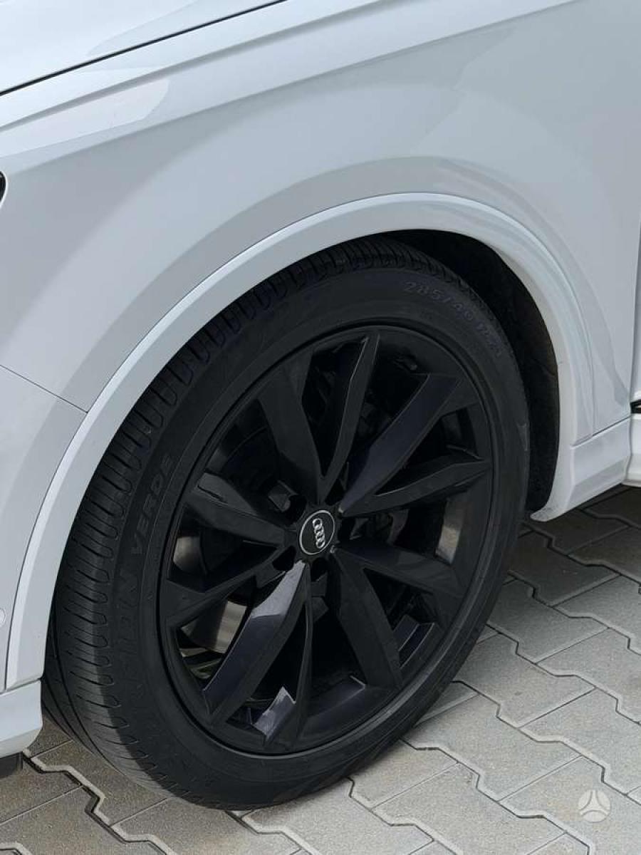 White Audi SQ7 2021 in Siauliai, with an engine capacity of 4.00 L and mileage of 65 thousand km for 57800 €, photo 31 on AUTOMOTO.COM.LV