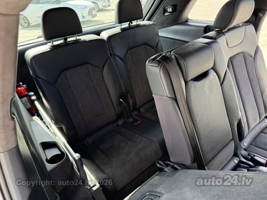 Balts Audi SQ7 2017 Tallina, ar dzinēja tilpumu 4.00 L un nobraukumu 153 tūkst. km par 35300 €, foto 13 vietnē AUTOMOTO.COM.LV