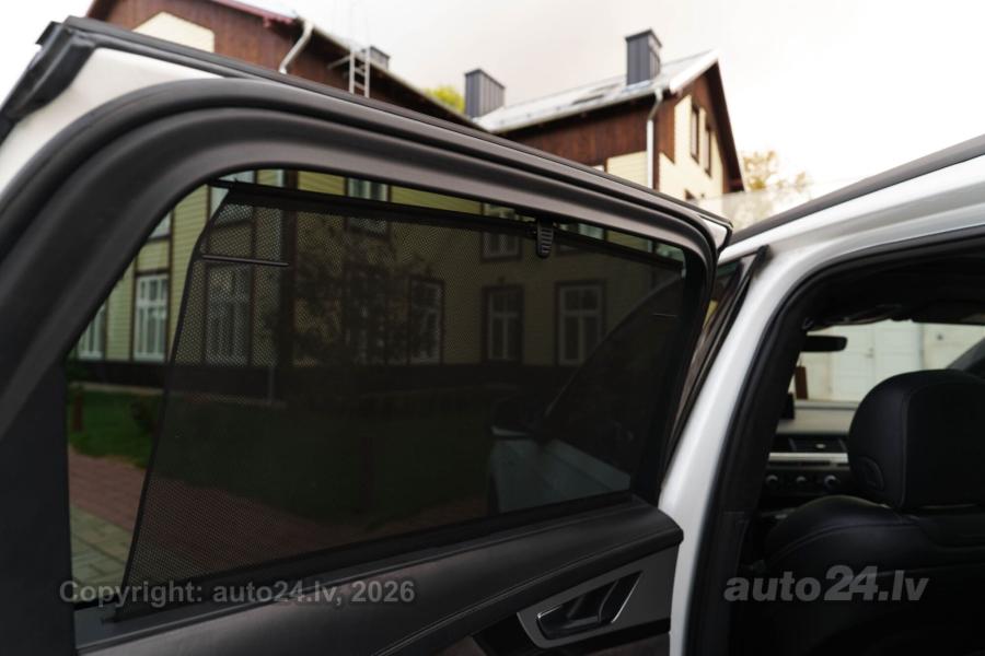 Белый Ауди SQ7 2018 в Таллин, объемом двигателя 4.00 л и пробегом 160 тыс. км за 30500 €, фото 13 на AUTOMOTO.COM.LV