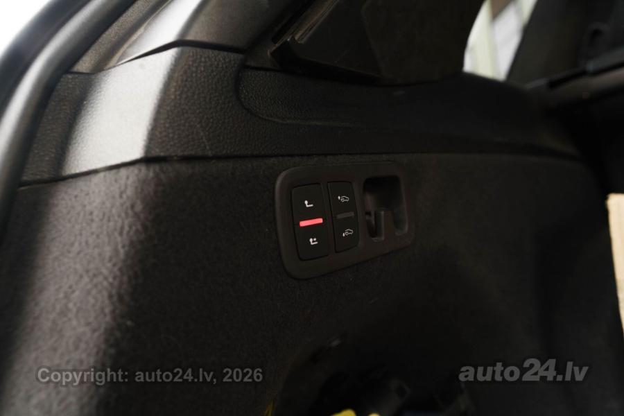 Белый Ауди SQ7 2018 в Таллин, объемом двигателя 4.00 л и пробегом 160 тыс. км за 30500 €, фото 25 на AUTOMOTO.COM.LV